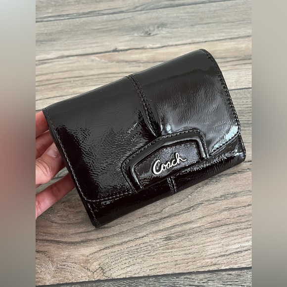 Coach | Bags | Coach 200s Authentic Vintage Patent Leather Wallet ...